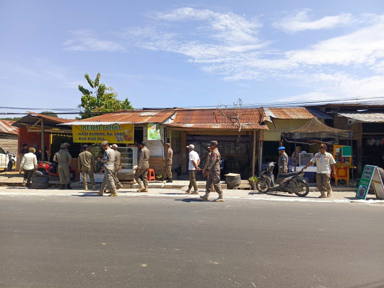 Warga Jl RE Martadinata Mamuju Diminta Bongkar Bangunan Sendiri di Bahu ...